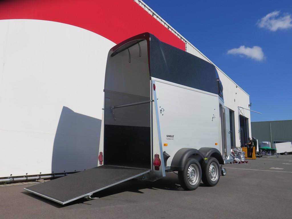 Humbaur Single ALU 1,5-paards trailer met zadelkamer geremd kopen of ...